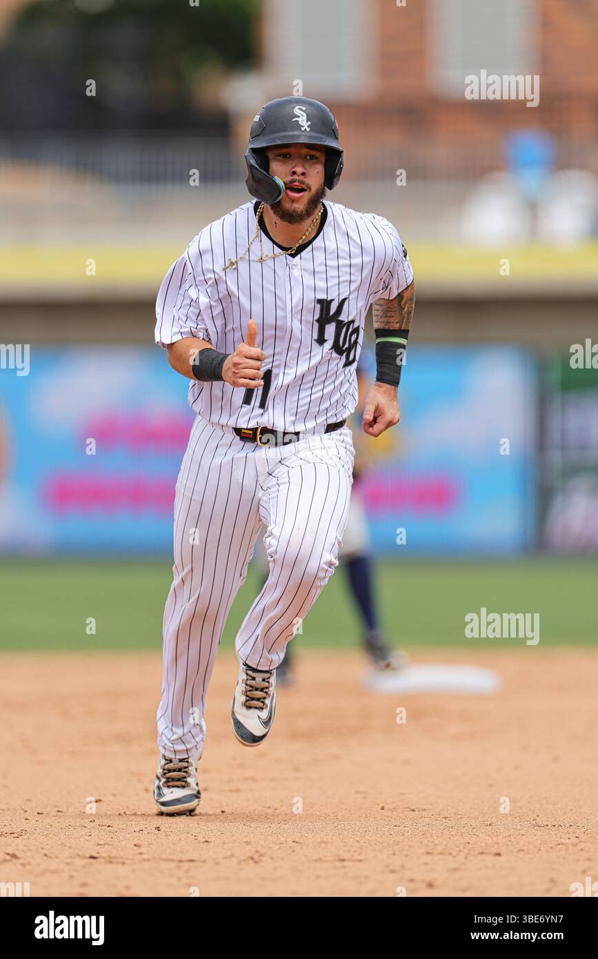 Kannapolis, NC: Kannapolis Cannon Ballers catcher Ronny Hernandez (11 ...
