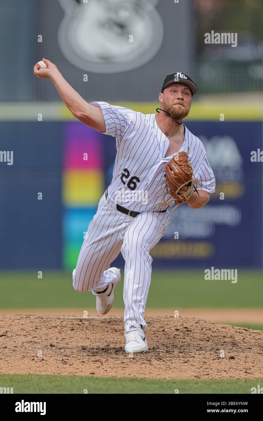 Kannapolis, NC: Kannapolis Cannon Ballers pitcher Kevin Davis (26 ...