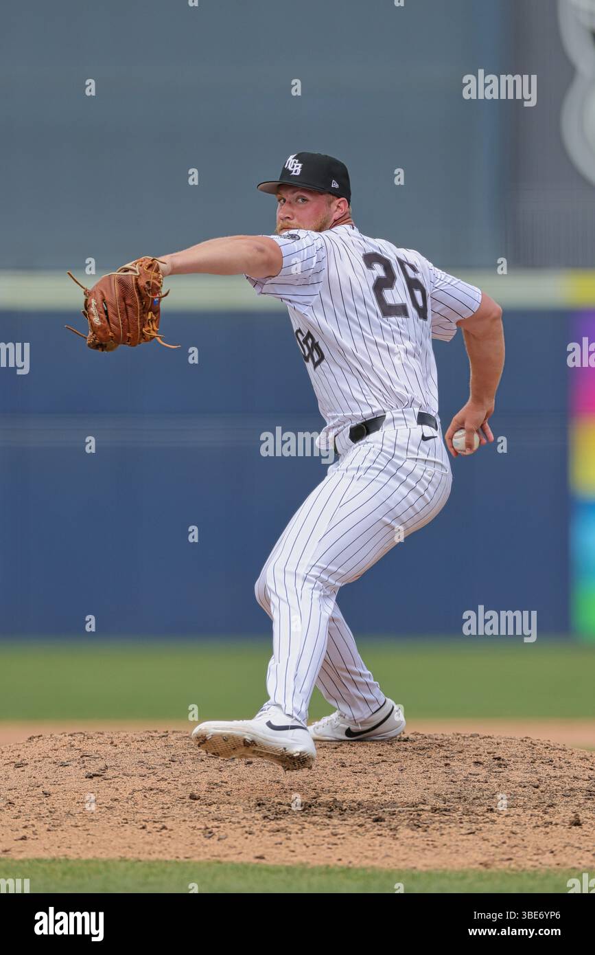 Kannapolis, NC: Kannapolis Cannon Ballers pitcher Kevin Davis (26 ...