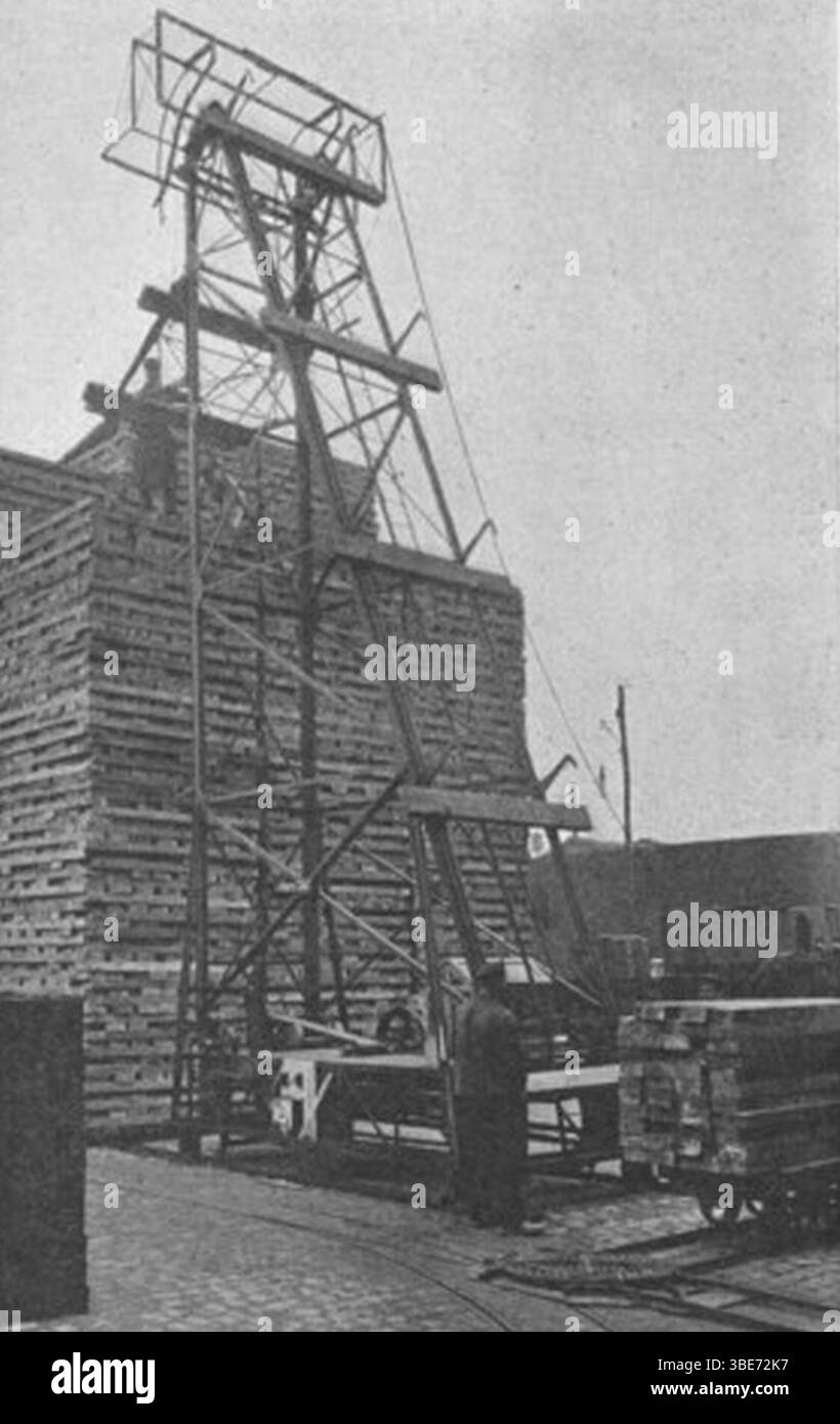 Josse timber piling machine Black and White Stock Photos & Images - Alamy