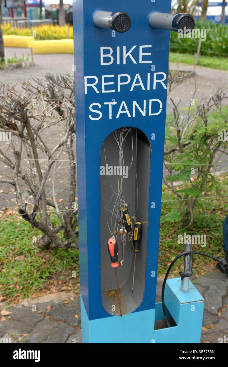 Philippines wheel repair hi-res stock photography and images - Alamy