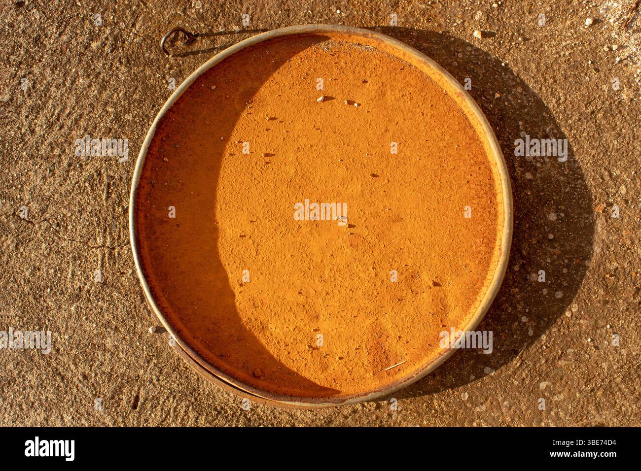 Rust on a metal flat dish. Natural oxidation Stock Photo - Alamy