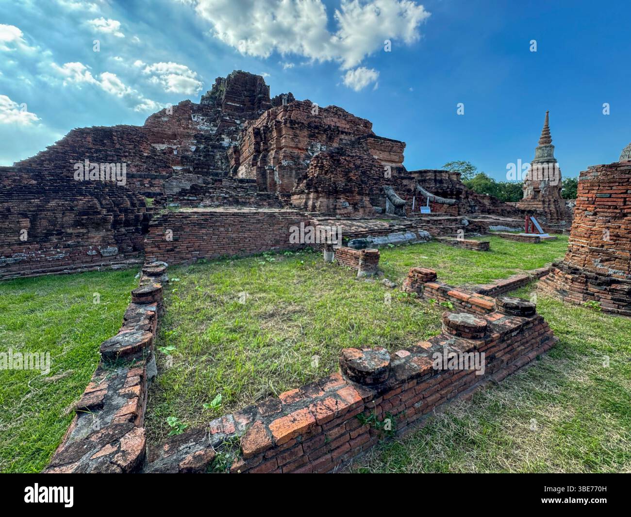 Stunning sunlit view of Wat Maha That traditional Buddhist temples ...