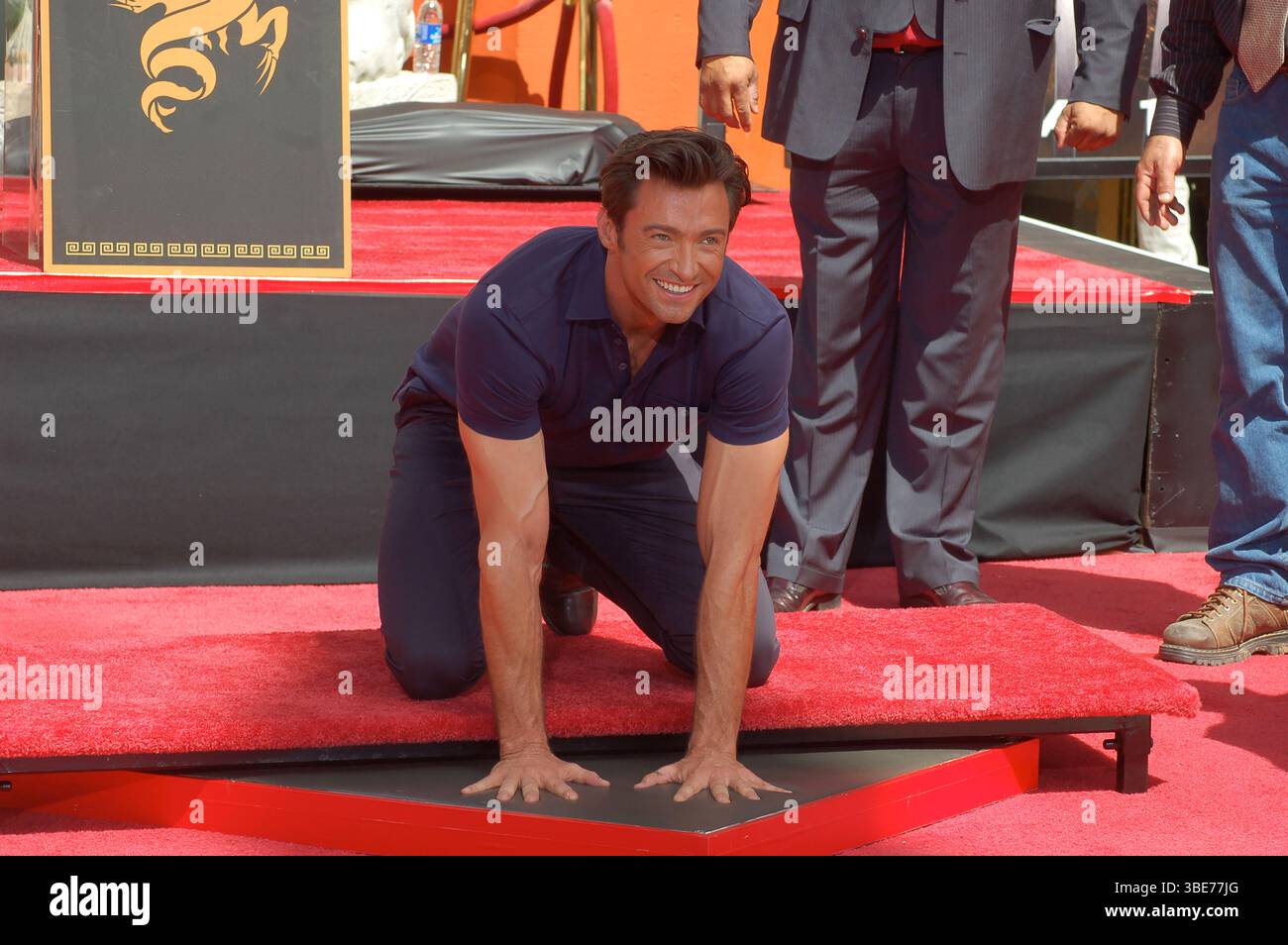 Hugh Jackman makes impressions of his hands at his hand and footprint ...