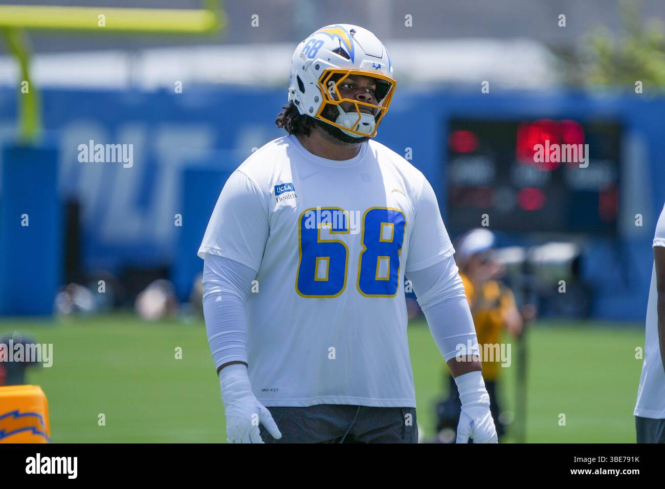 Los Angeles Chargers offensive lineman Jamaree Salyer (68) during ...