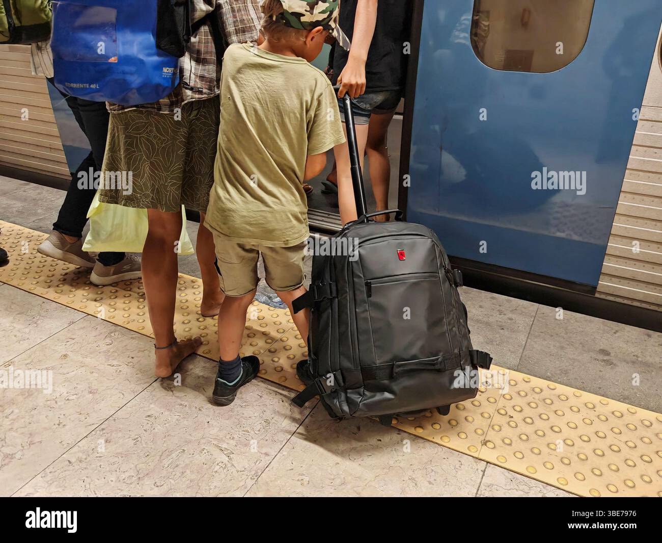 suitcase to take luggage when traveling and going on vacation suitcase ...