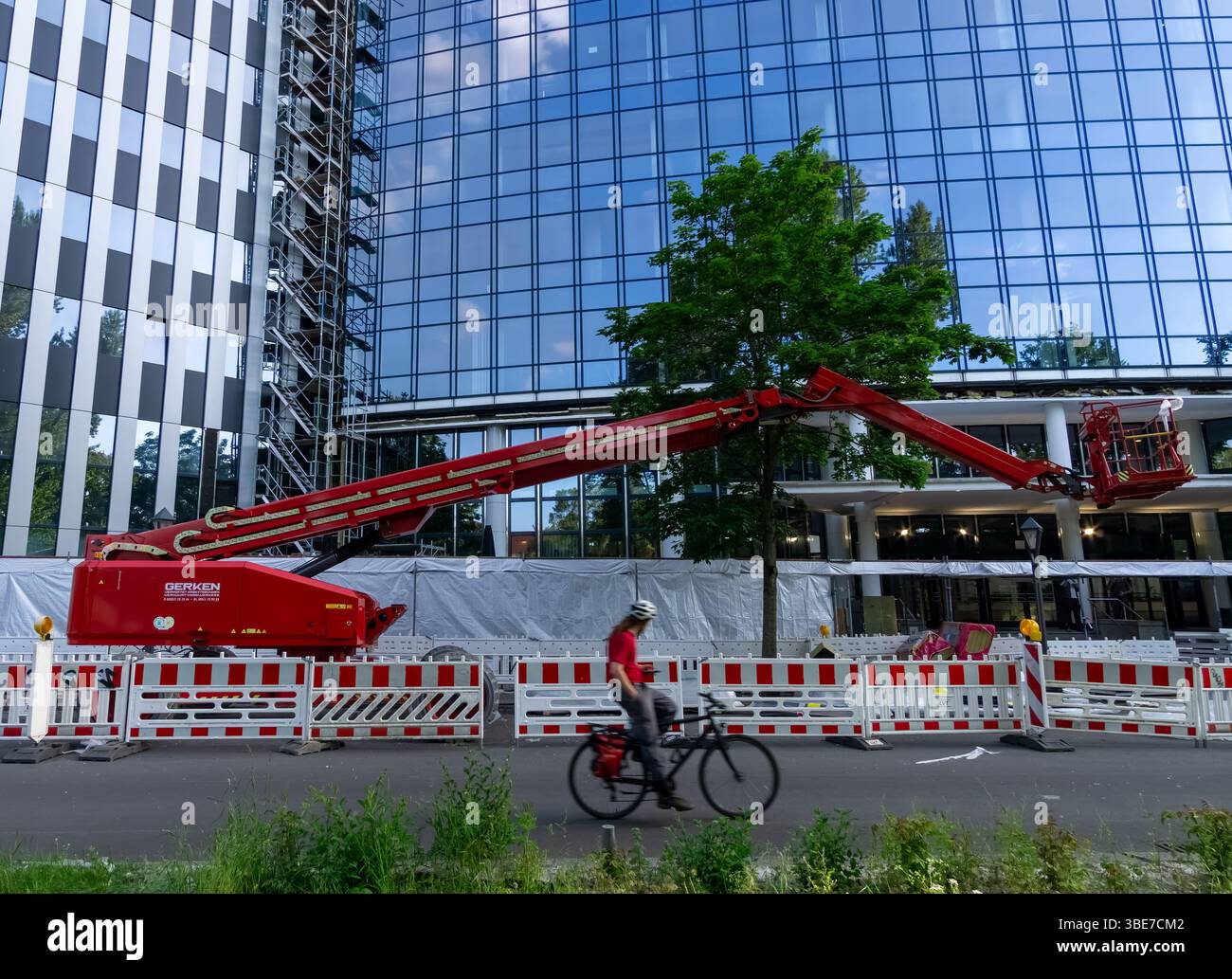 Dynamic construction work in motion hi-res stock photography and images - Alamy