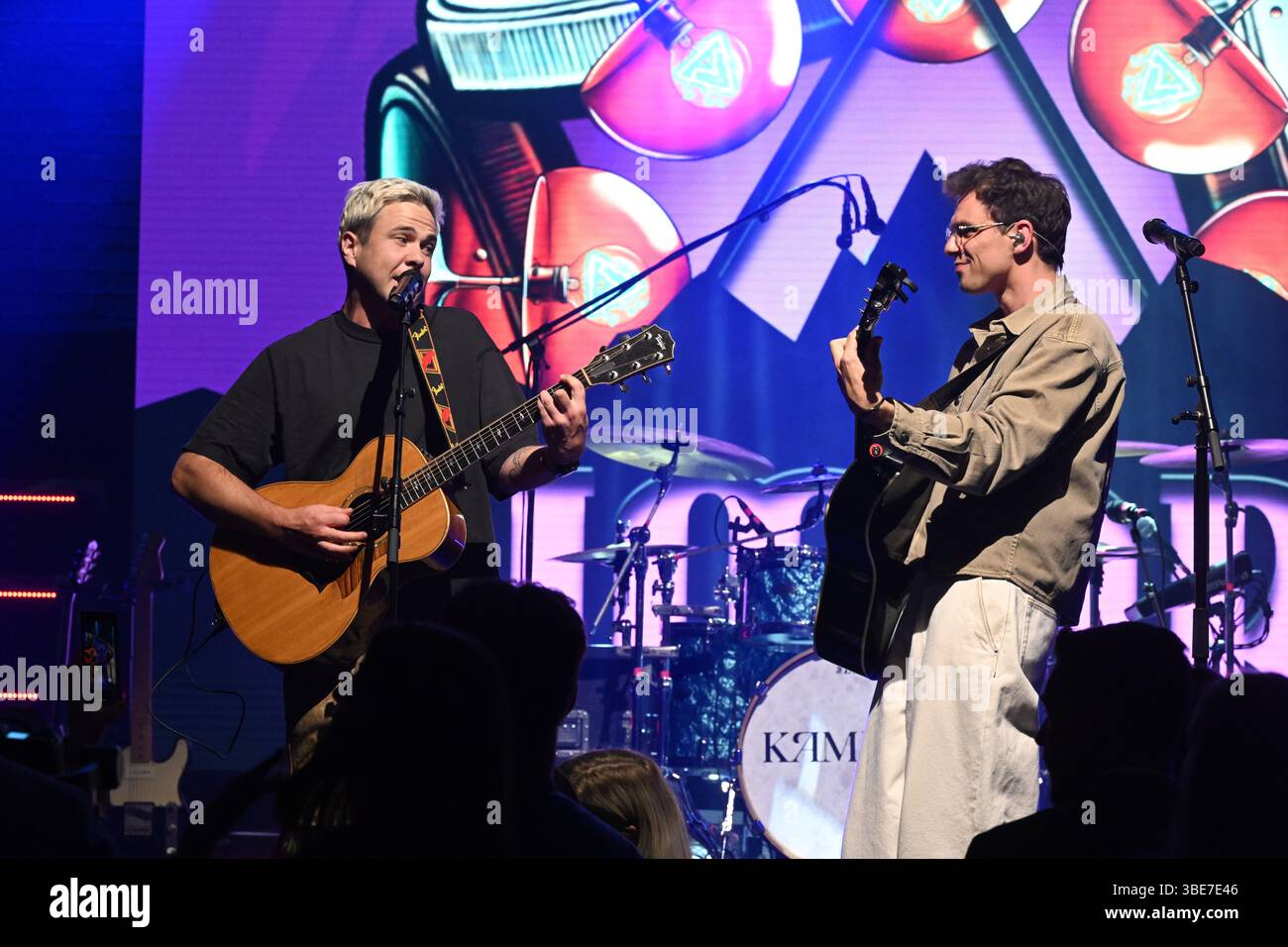 Munich, Germany. 27th May, 2025. Singer-songwriter Oimara (l) and ...