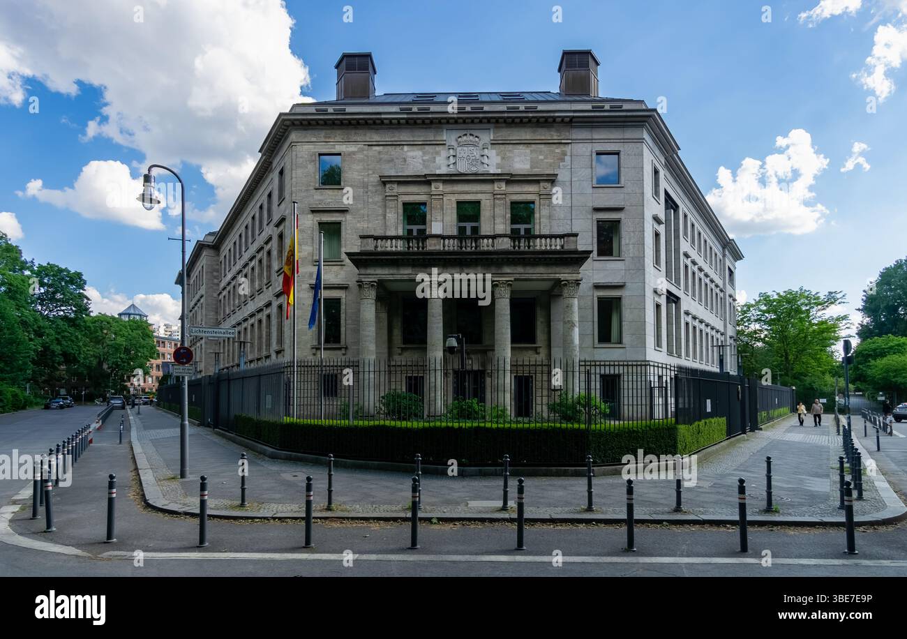 Front view of the Spanish Embassy in Berlin, located in the city’s ...