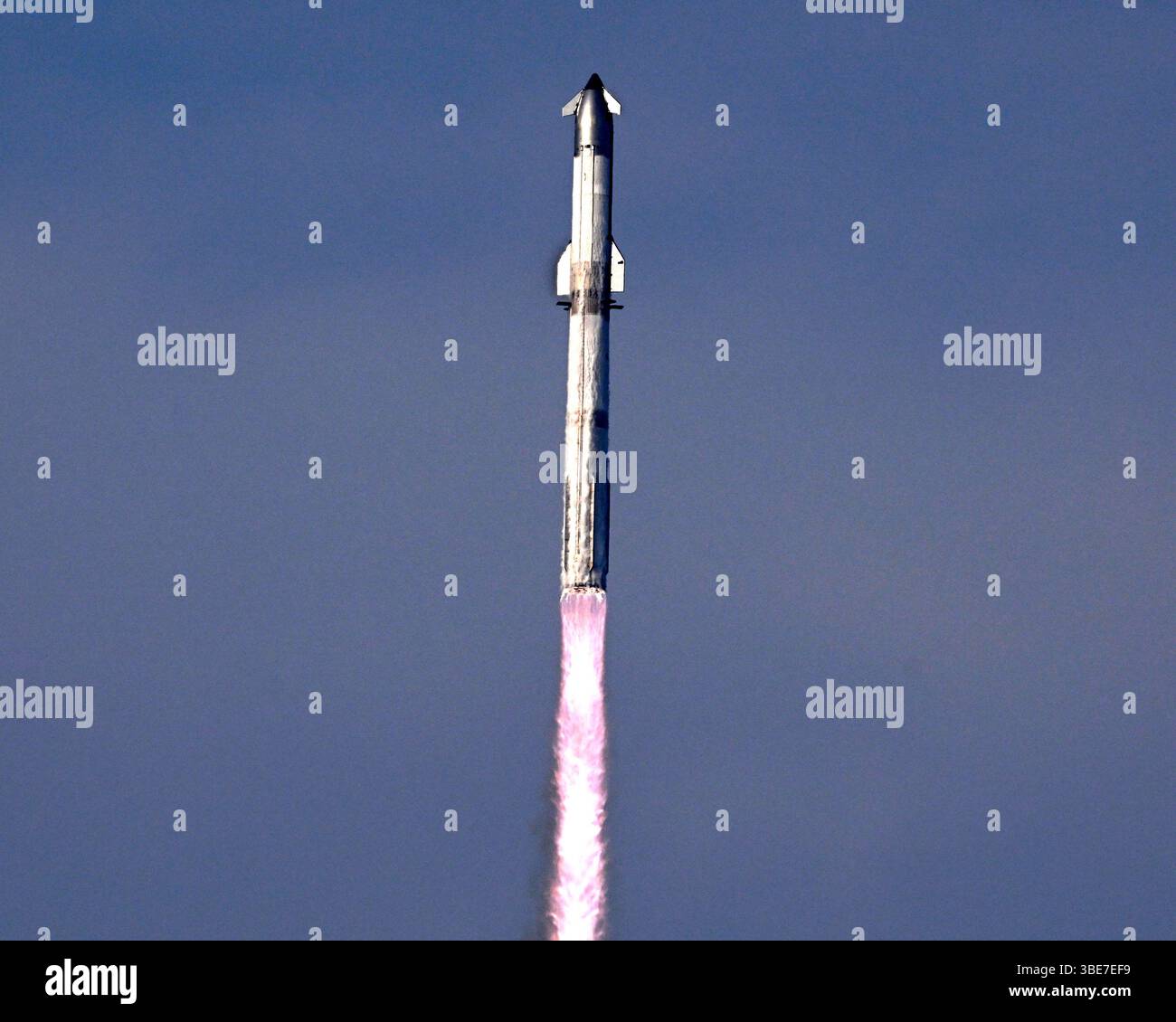 Starbase, United States. 27th May, 2025. The SpaceX Heavy booster ...