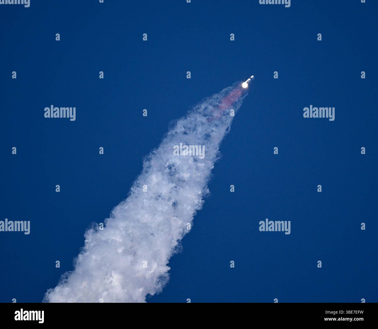 Starbase, United States. 27th May, 2025. The SpaceX Heavy booster ...