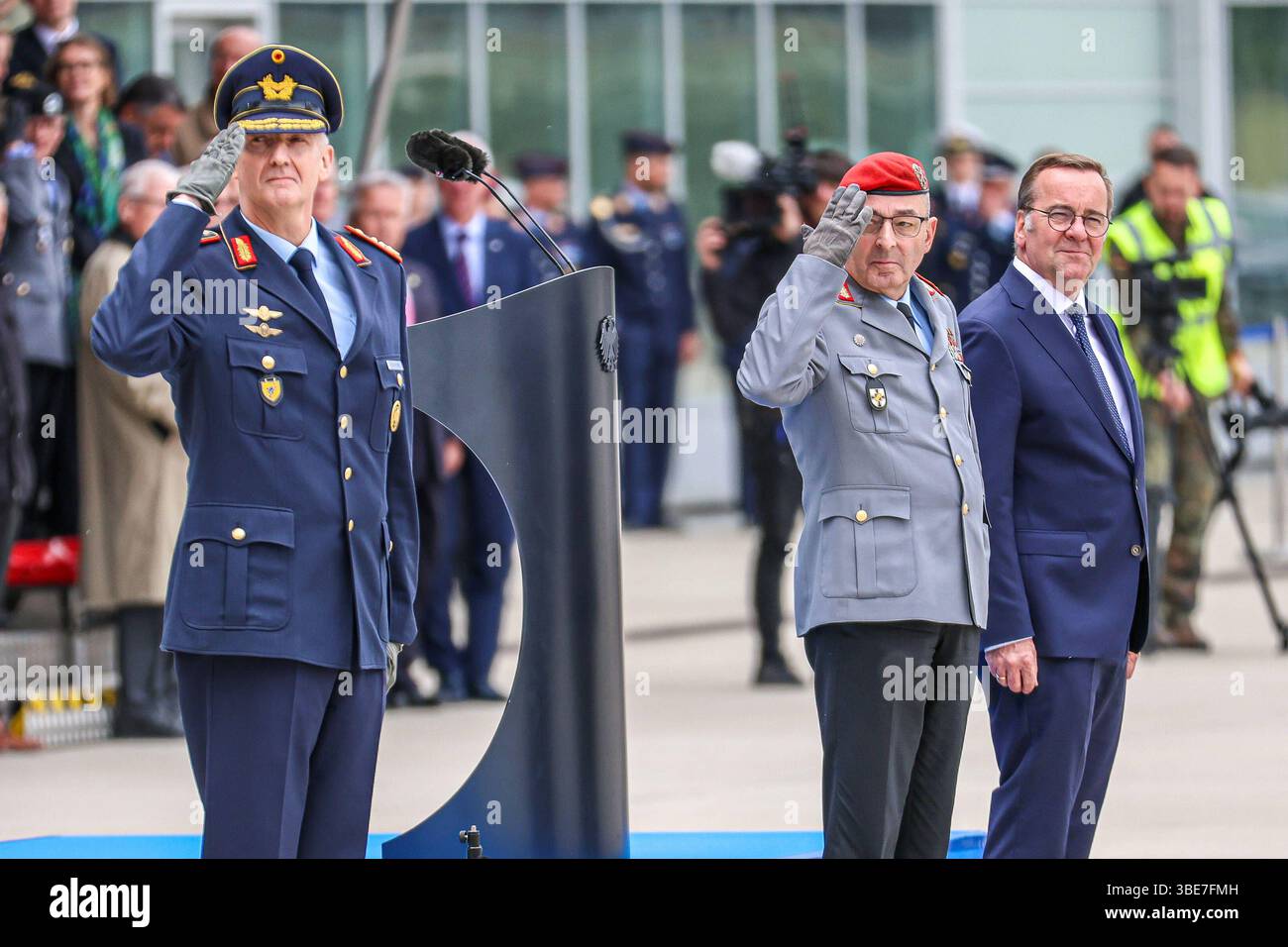 Generalleutnant Holger Neumann hat das Kommando über die Luftwaffe von Generalleutnant Ingo ...