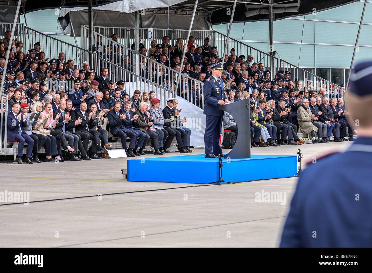 Generalleutnant Holger Neumann hat das Kommando über die Luftwaffe von Generalleutnant Ingo ...