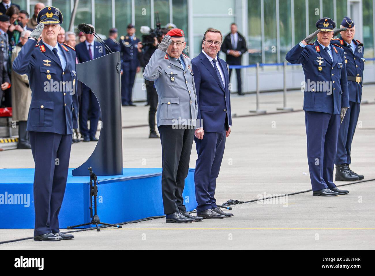 Generalleutnant Holger Neumann hat das Kommando über die Luftwaffe von ...