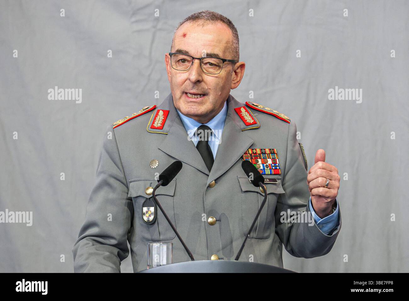 Generalleutnant Holger Neumann hat das Kommando über die Luftwaffe von ...