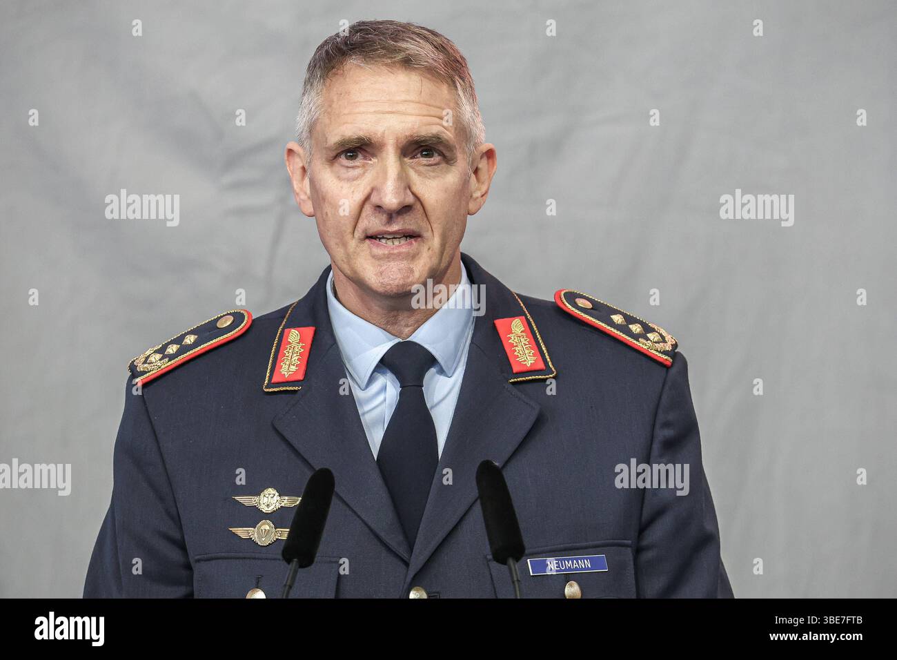 Generalleutnant Holger Neumann hat das Kommando über die Luftwaffe von Generalleutnant Ingo ...