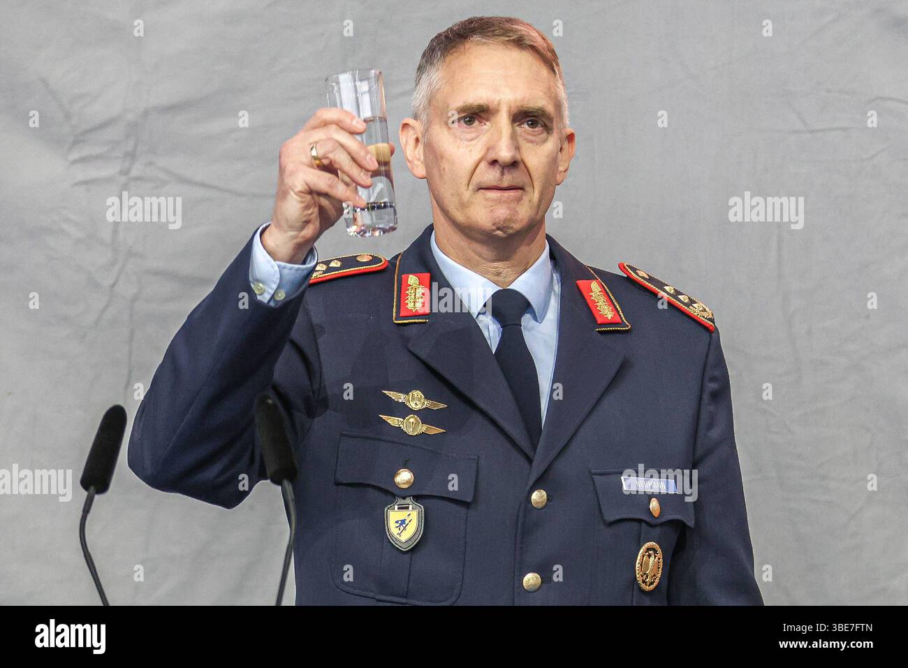 Generalleutnant Holger Neumann hat das Kommando über die Luftwaffe von Generalleutnant Ingo ...