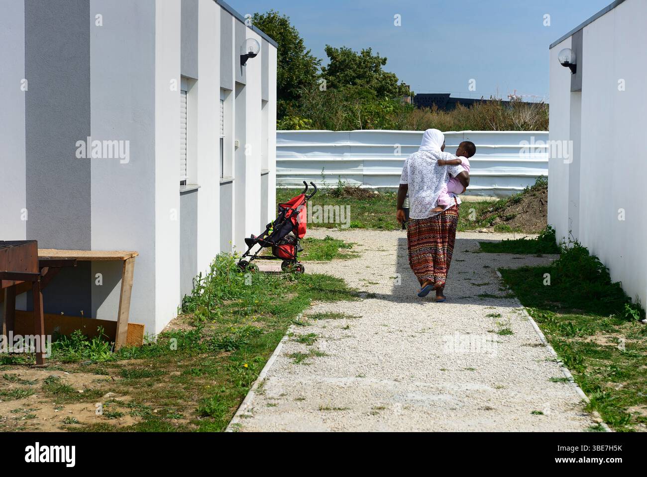 Temporary housing. Emergency housing project of temporary ...