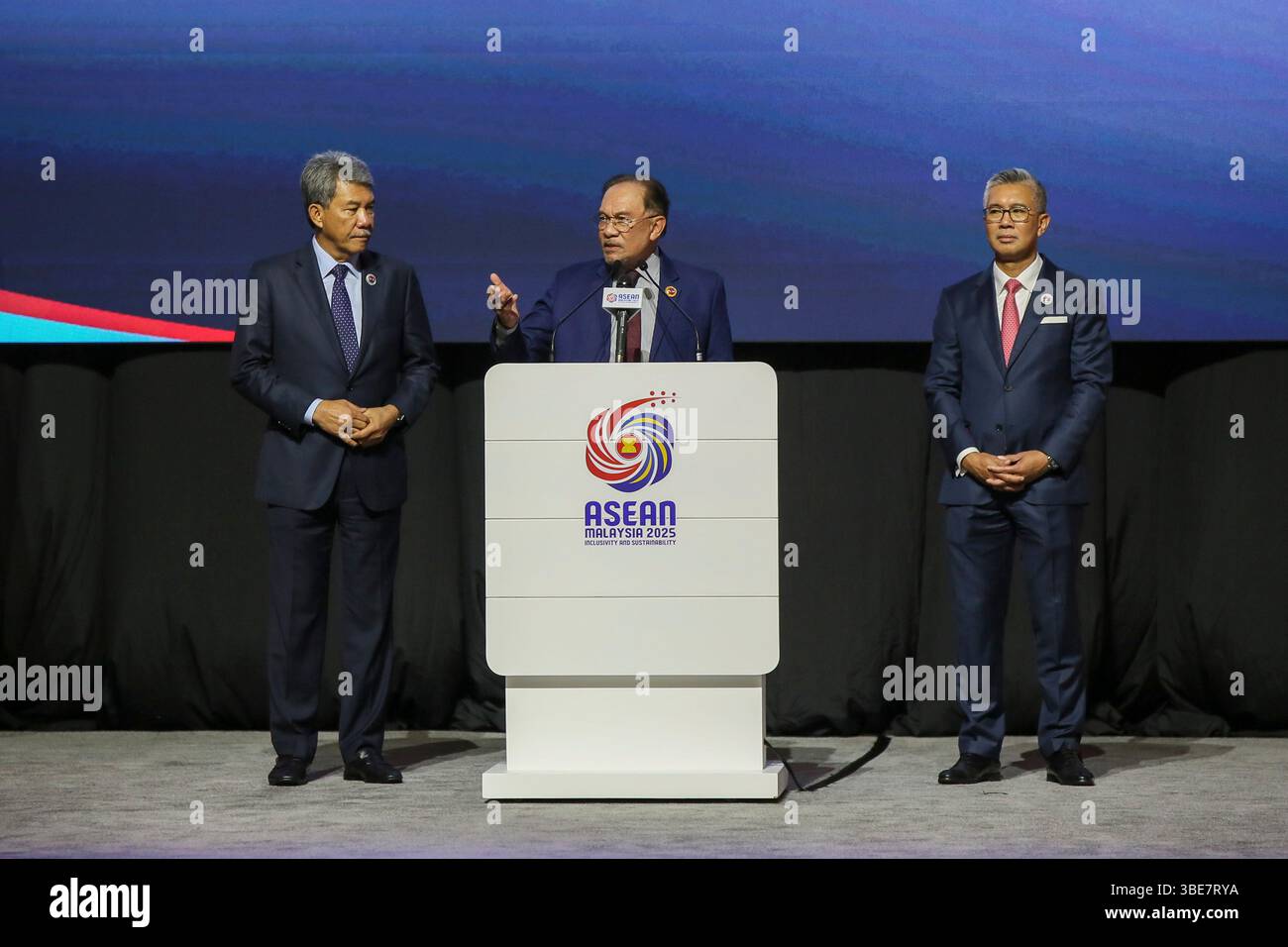 Kuala Lumpur, Malaysia. 27th May, 2025. Malaysia's Prime Minister Anwar ...