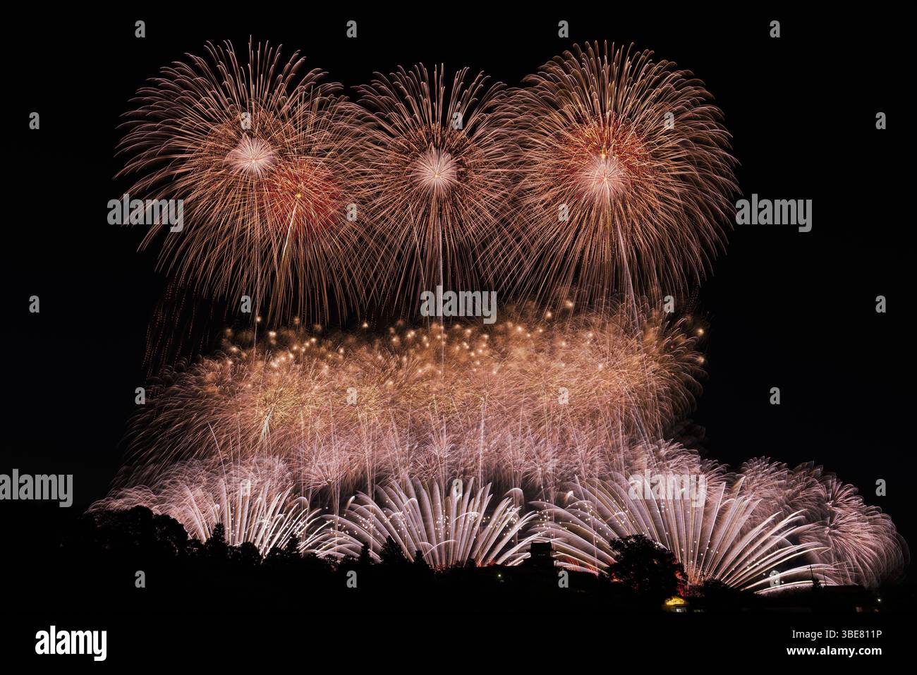 Tone river big fireworks display hi-res stock photography and images ...