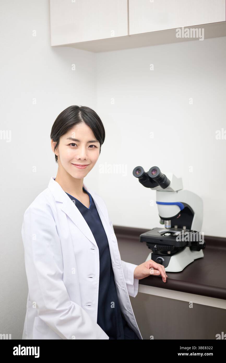 Women in research positions using microscopes Stock Photo - Alamy