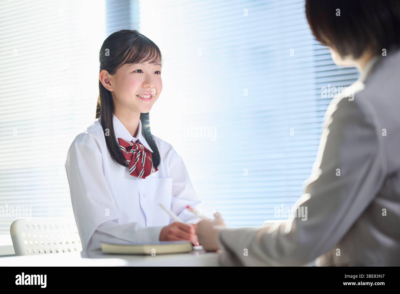 High school girlsecondary school hi-res stock photography and images ...