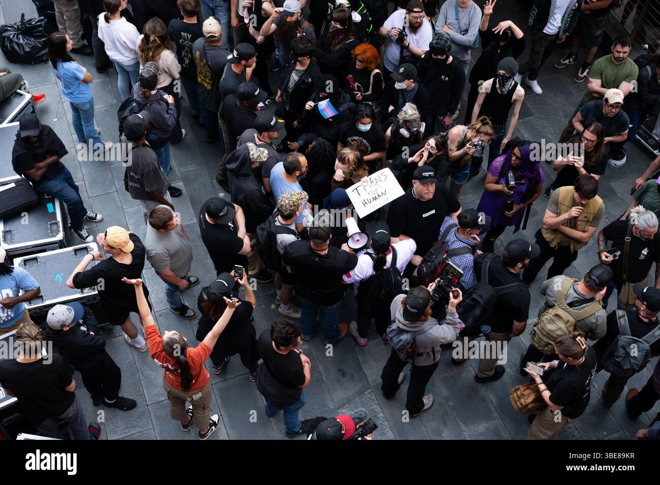 Seattle, USA. 27th May 2025. Counter protestors have arrived at the ...
