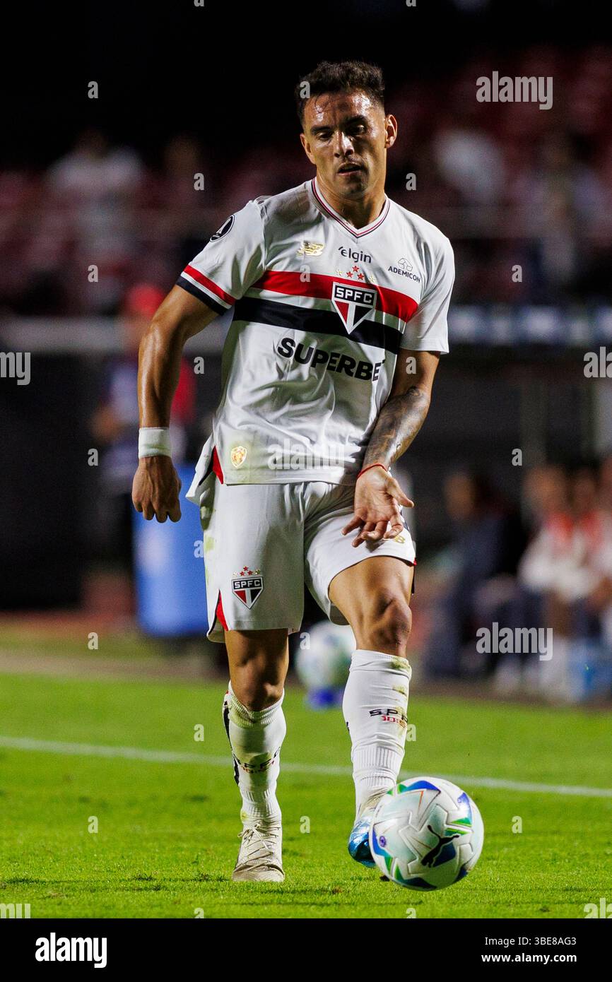 Sao Paulo, Brazil - May 27: Enzo Díaz of São Paulo passes the ball ...