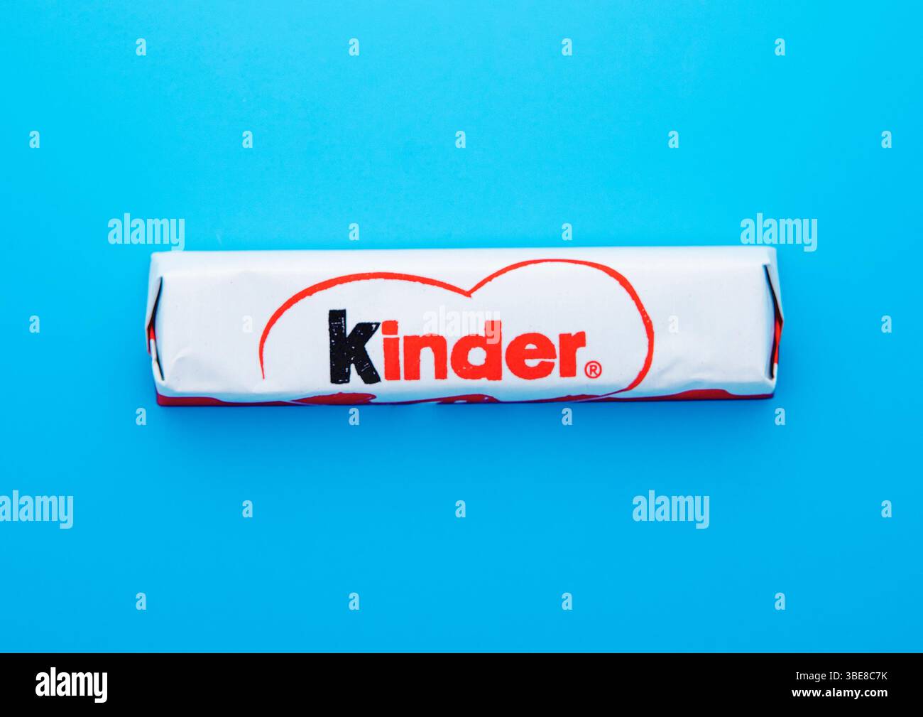 Kinder bueno bar milk hi-res stock photography and images - Alamy
