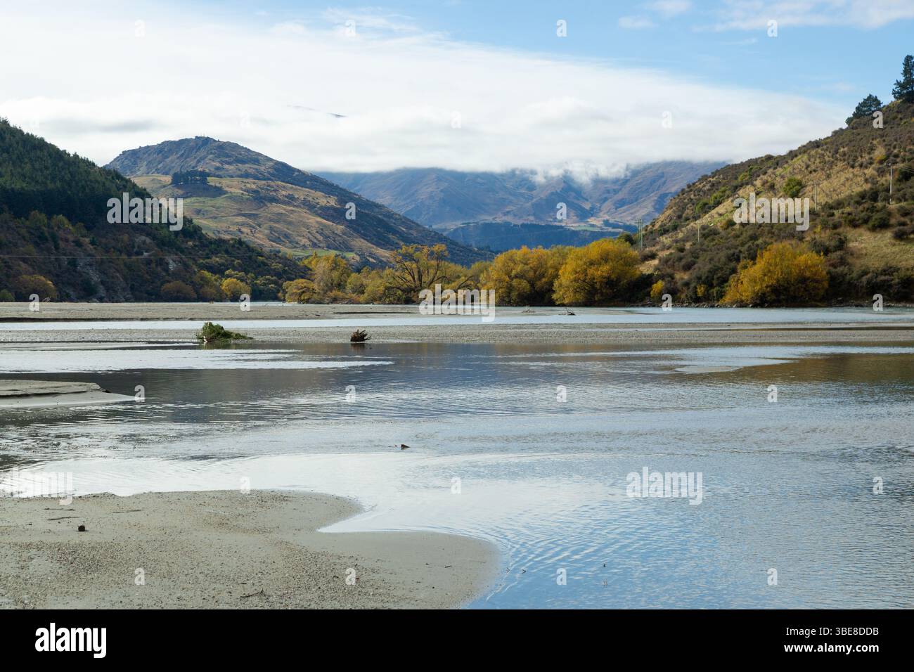 The Kawarau river near Queenstown, Otago, New Zealand Stock Photo - Alamy