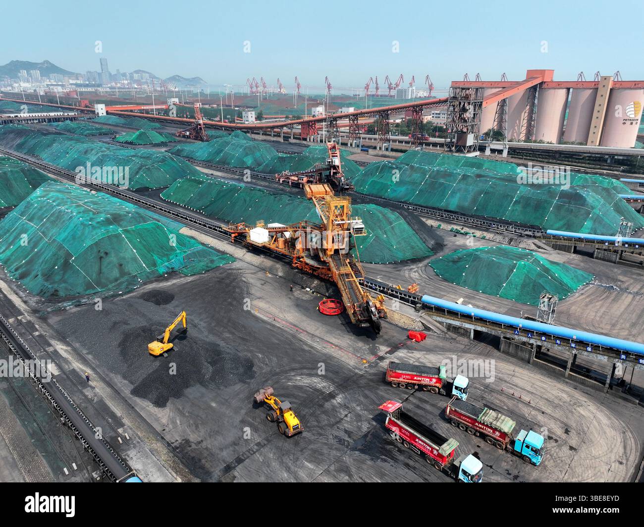 Aerial photo shows the ship unloading coals at Lianyungang Port in ...