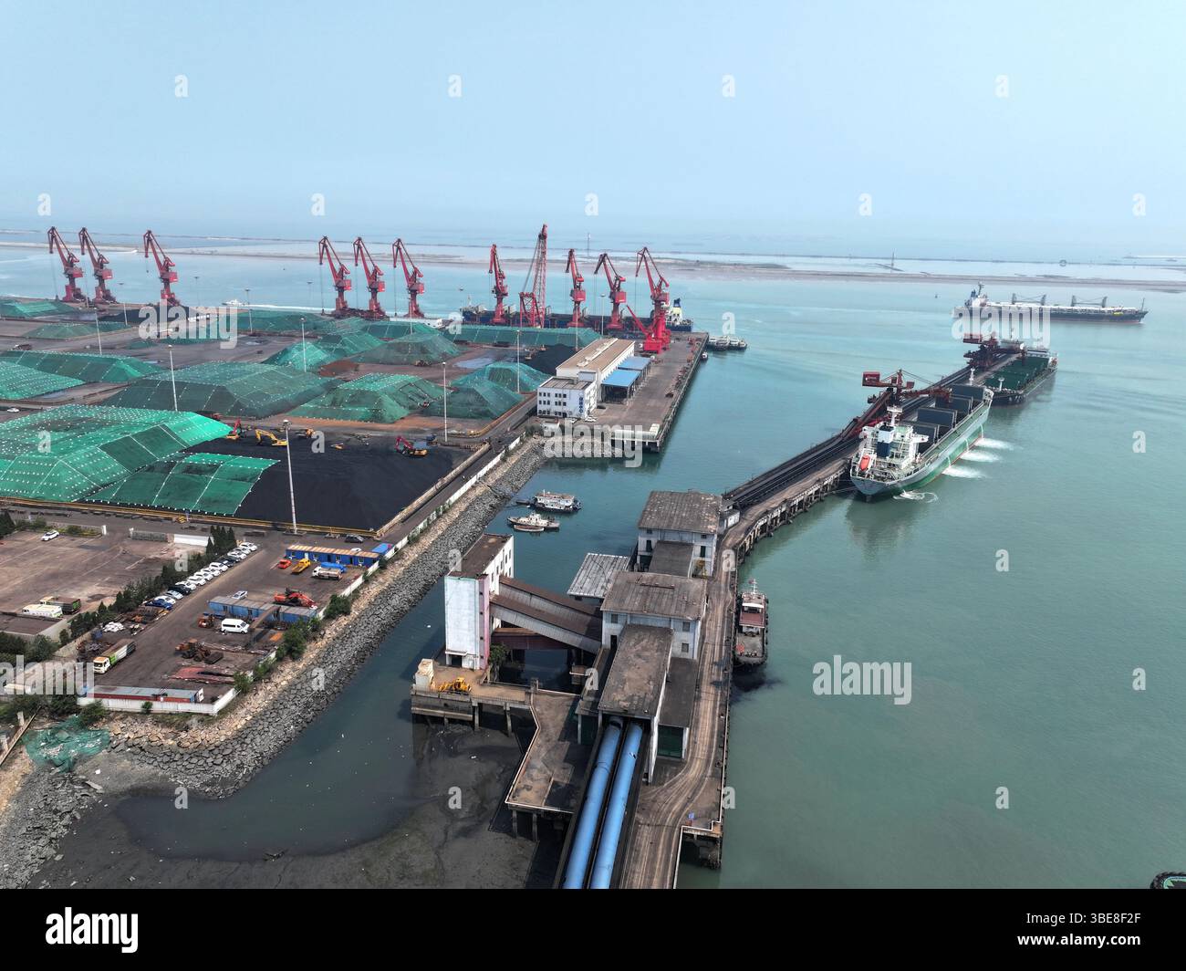 Aerial photo shows the ship unloading coals at Lianyungang Port in ...