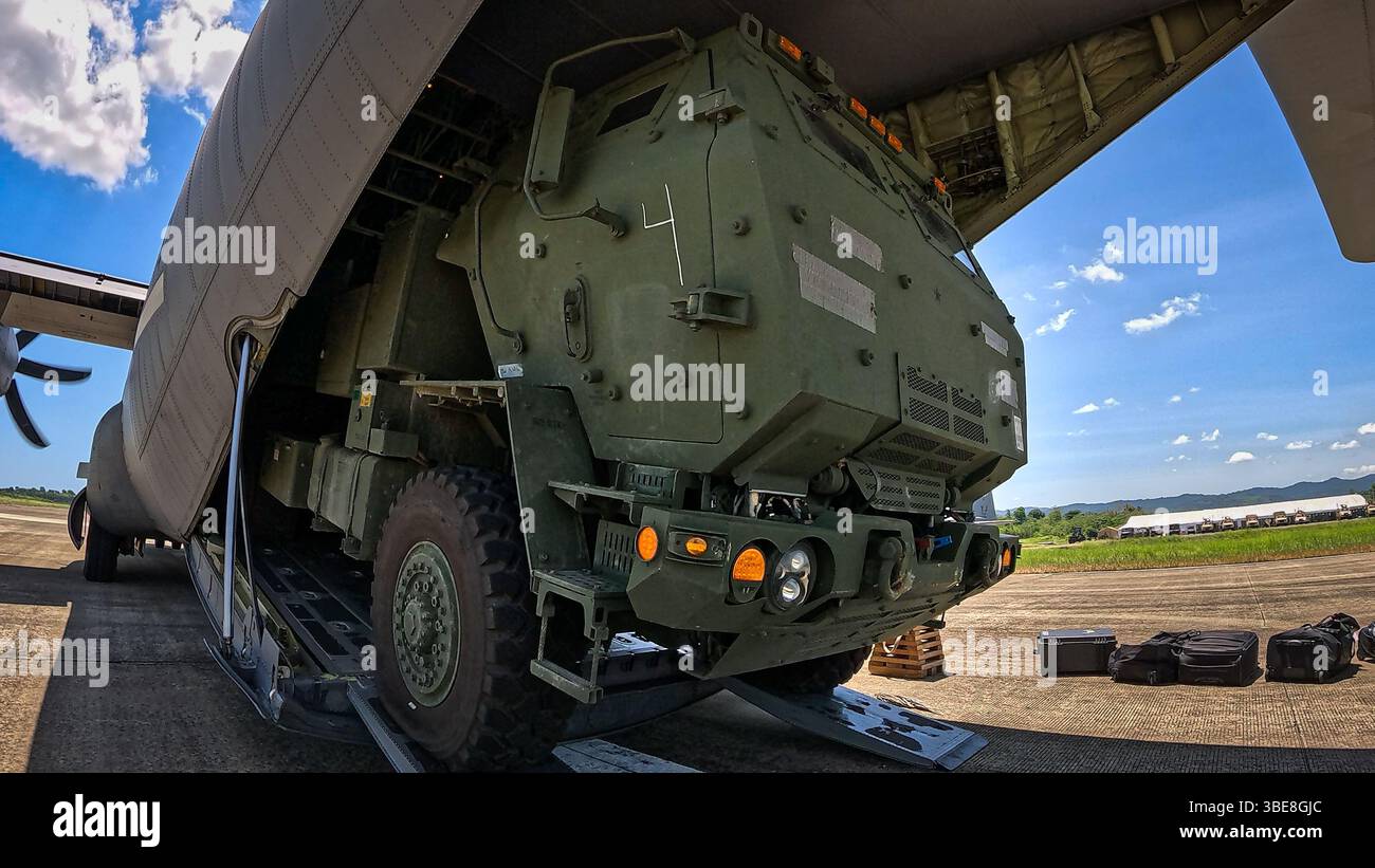 A High Mobility Artillery Rocket System (HIMARS), assigned to 1st Multi ...