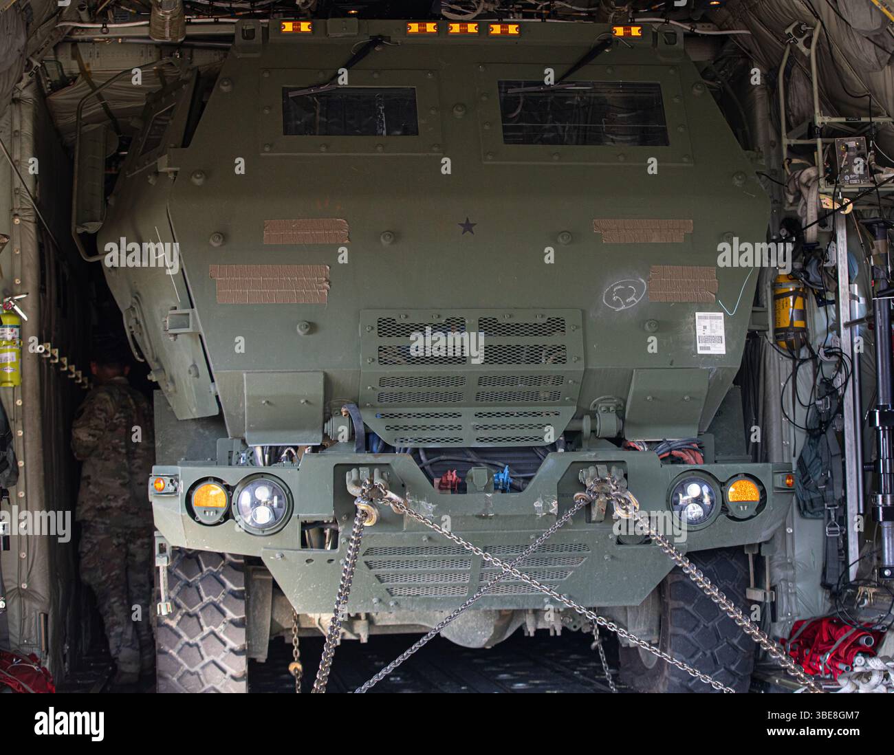 A High Mobility Artillery Rocket System (HIMARS), assigned to 1st Multi ...