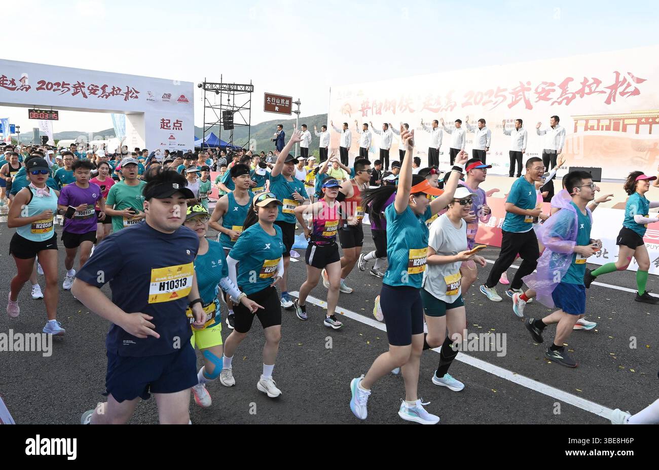 The 2025 Wuan Marathon kicks off in Handan City, north China's Hebei ...