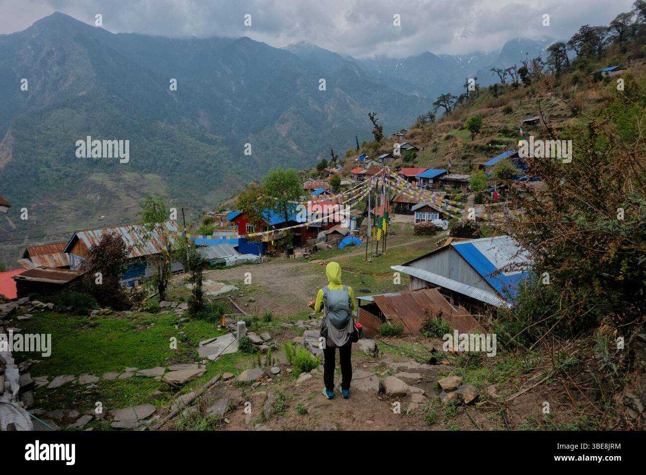 Trekking into Tatopani village, Tamang Heritage Trail, Tatopani, Nepal ...