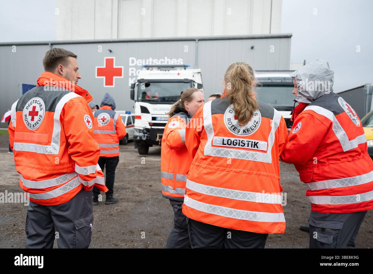 Dresden, Germany. 28th May, 2025. Participants in a German Red Cross ...