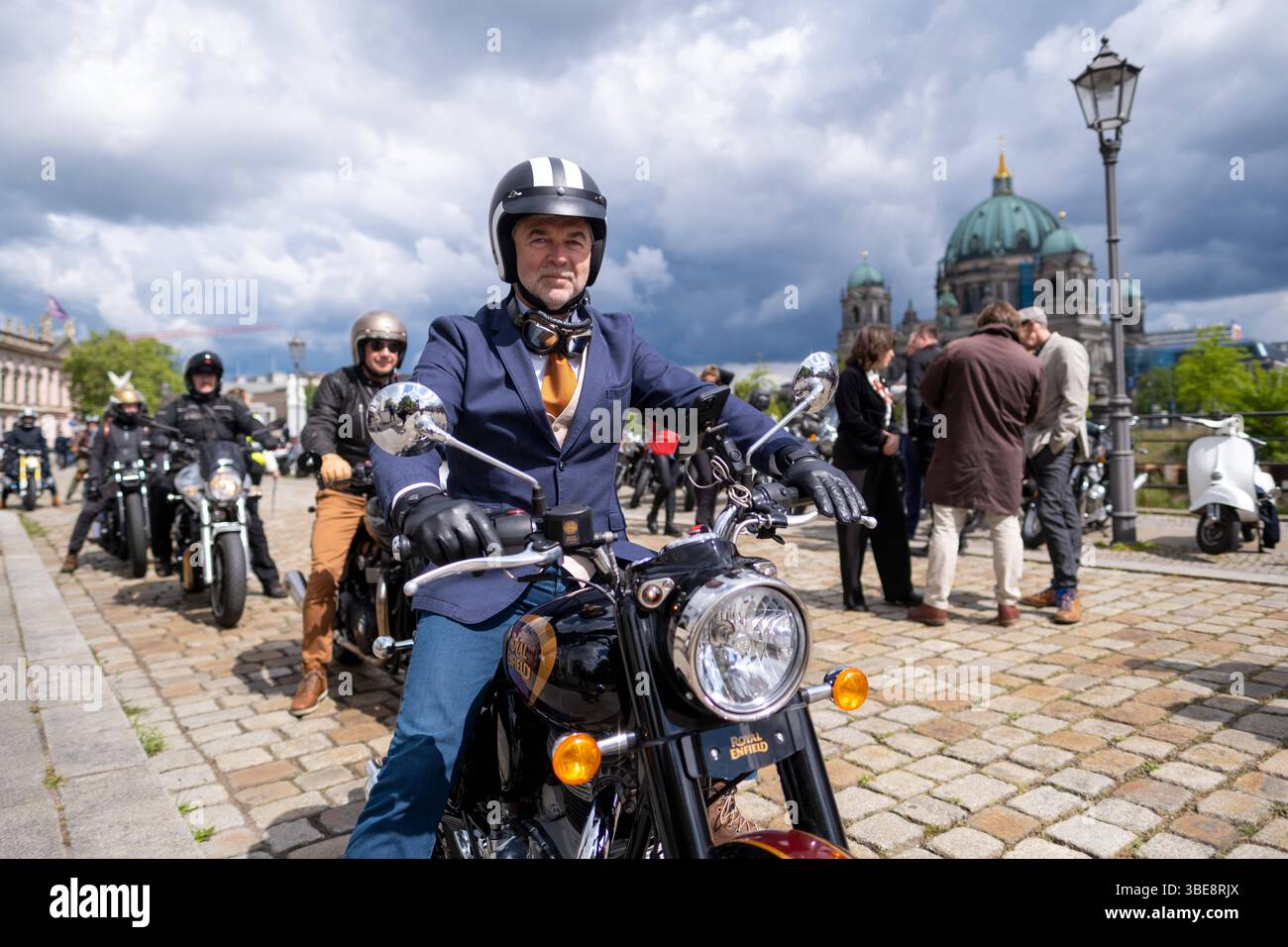 Mit dem The Distinguished Gentleman s Ride durch Berlin sammeln ...