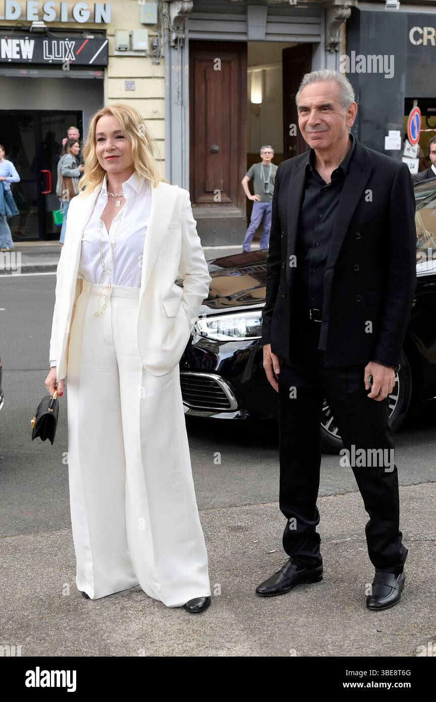 Stefania Rocca mit Ehemann Carlo Capasa bei der Ankunft zur Modenschau ...