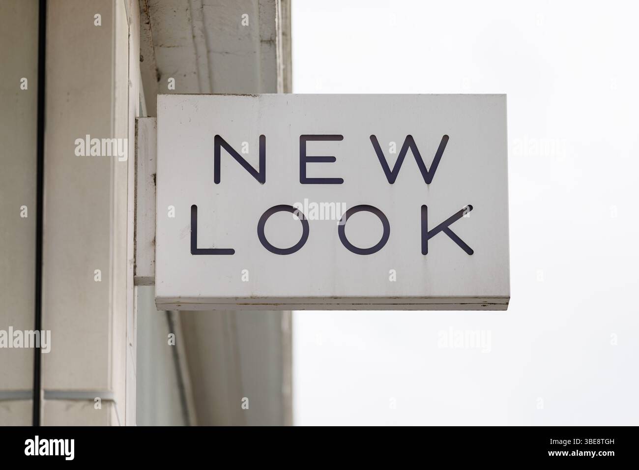 A branch of New Look in the United Kingdom, New Look logo, New Look ...