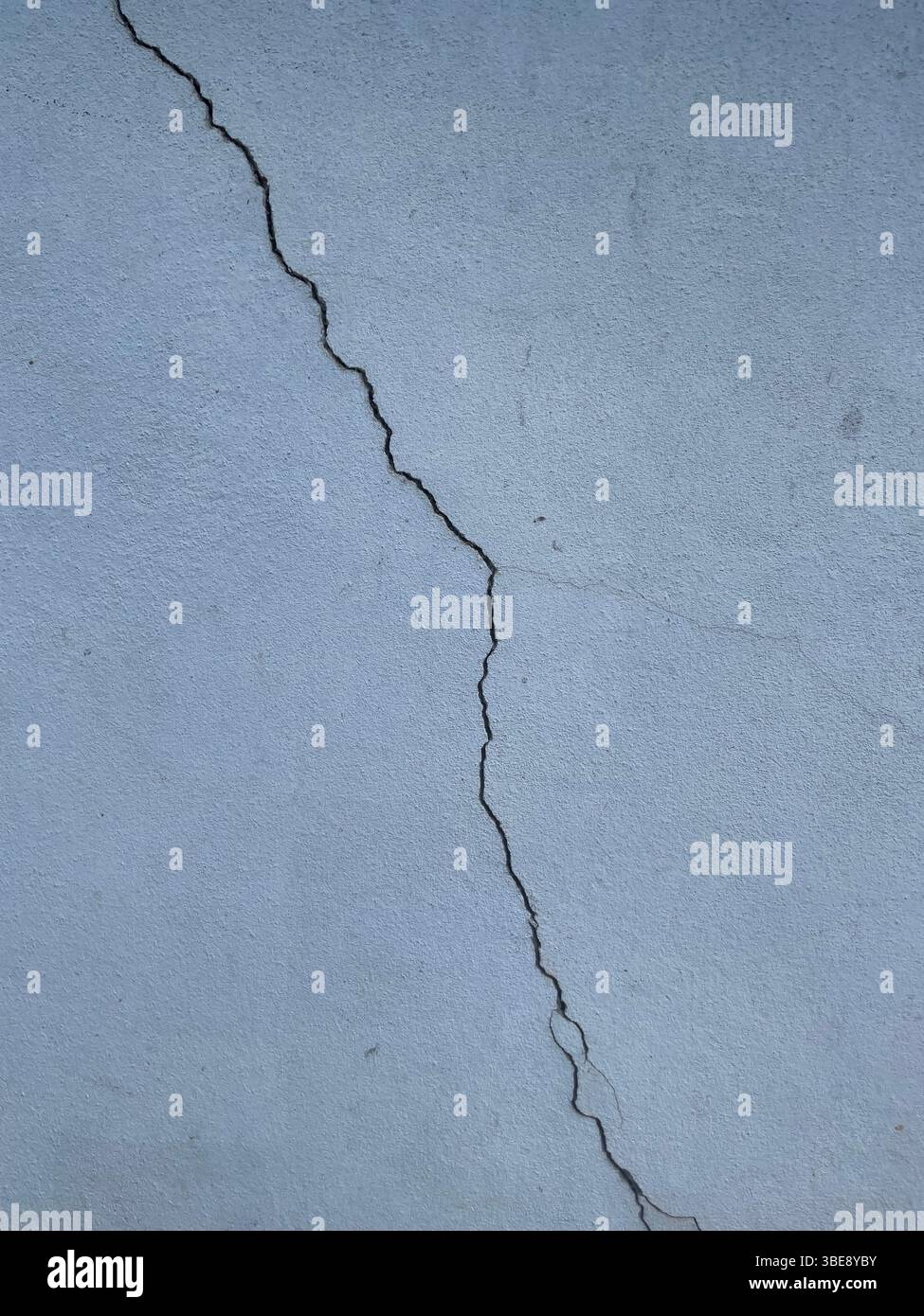 House maintenance structural damage hi-res stock photography and images ...