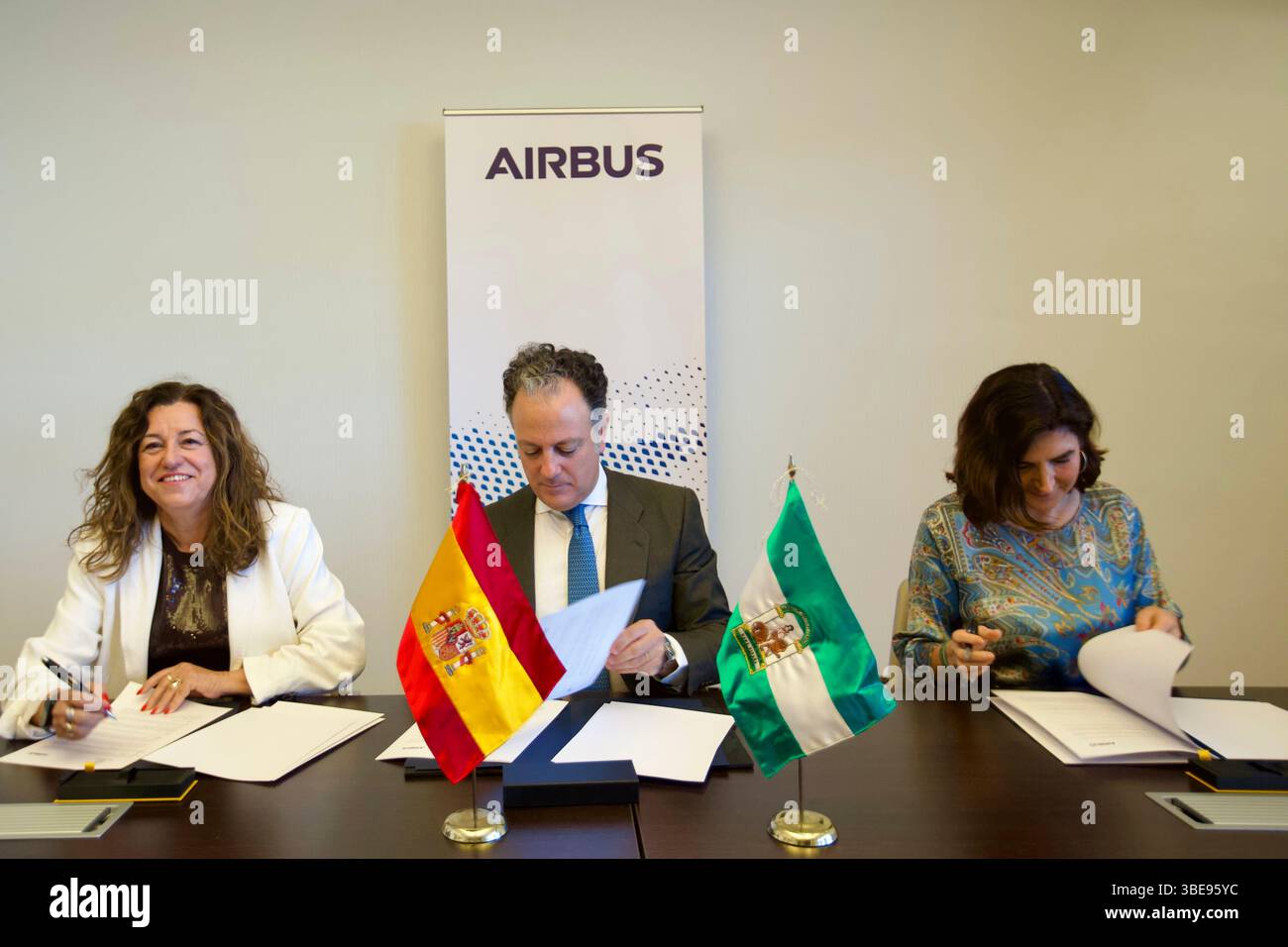 The Regional Ministers of Educational Development and Vocational Training, María del Carmen ...