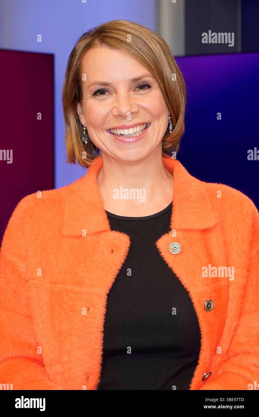 Helene Bubrowski in der ARD-Talkshow maischberger im Studio Berlin ...