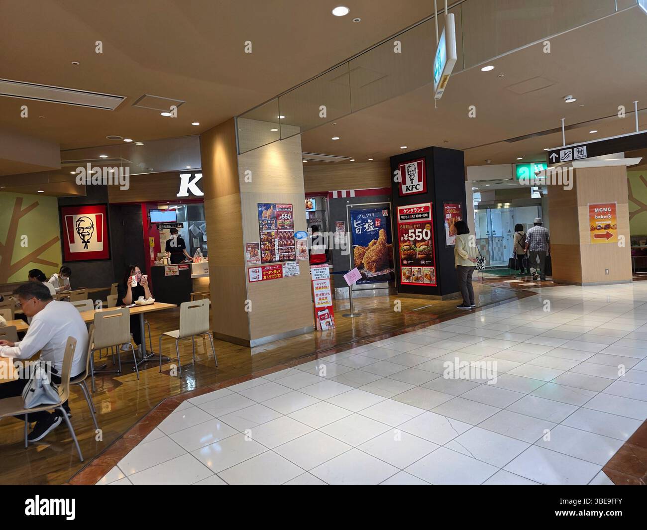 Kfc original chicken bucket hi-res stock photography and images - Alamy