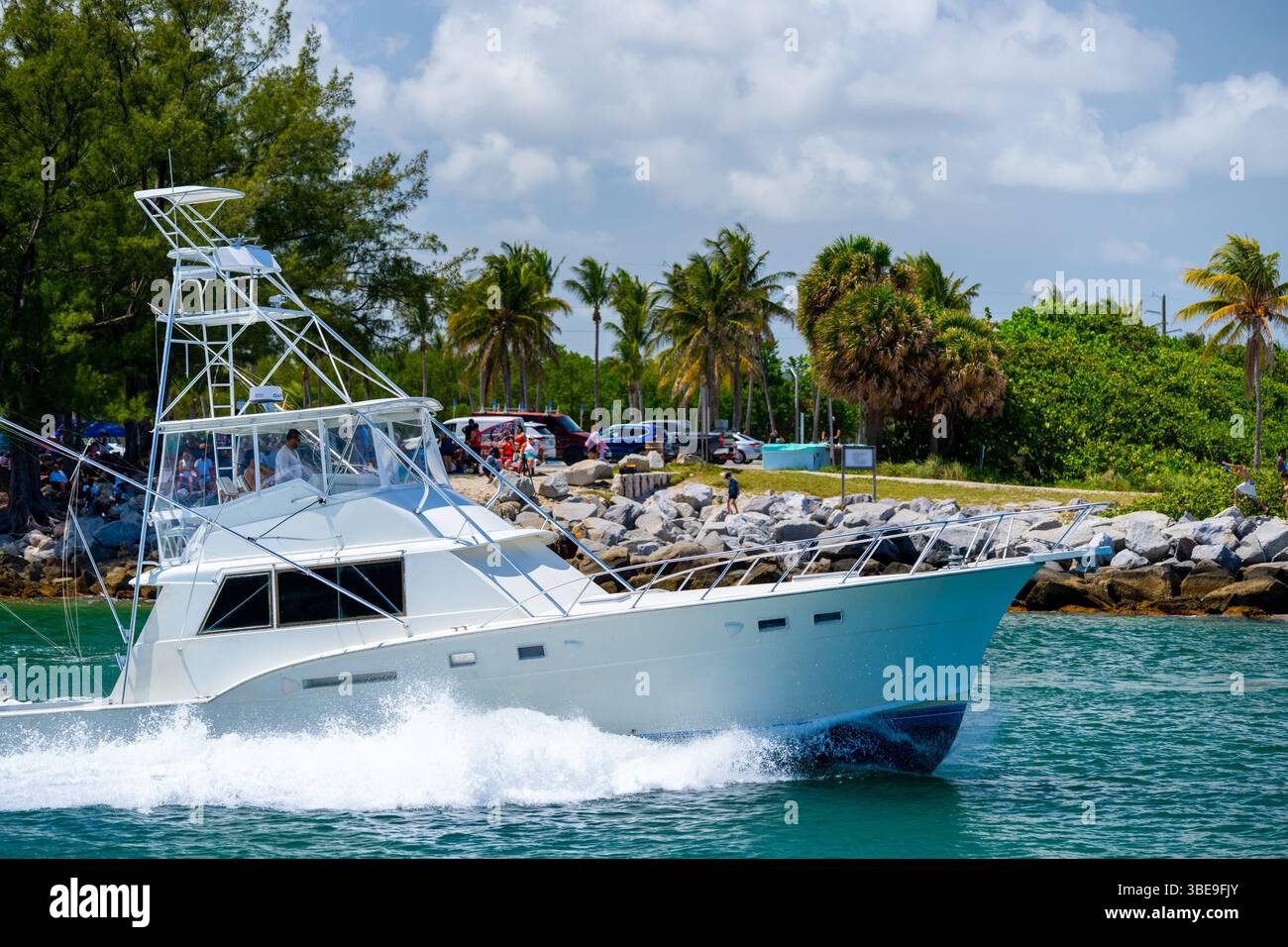 Miami Beach, FL, USA - May 25, 2025: Luxury yacht in Miami Haulover ...