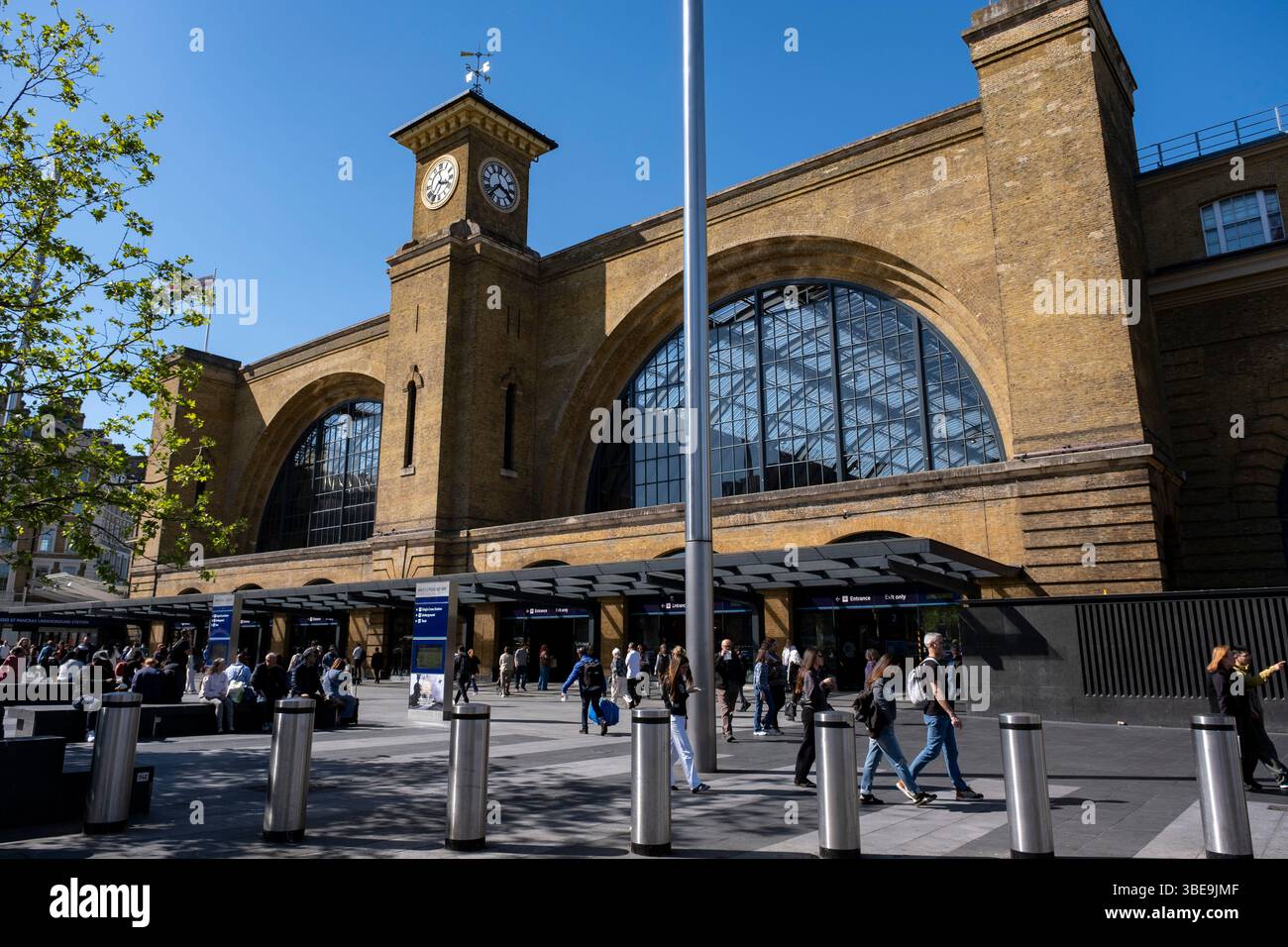 Exterior view of Kings Cross mainline railway station on 9th May 2025 ...