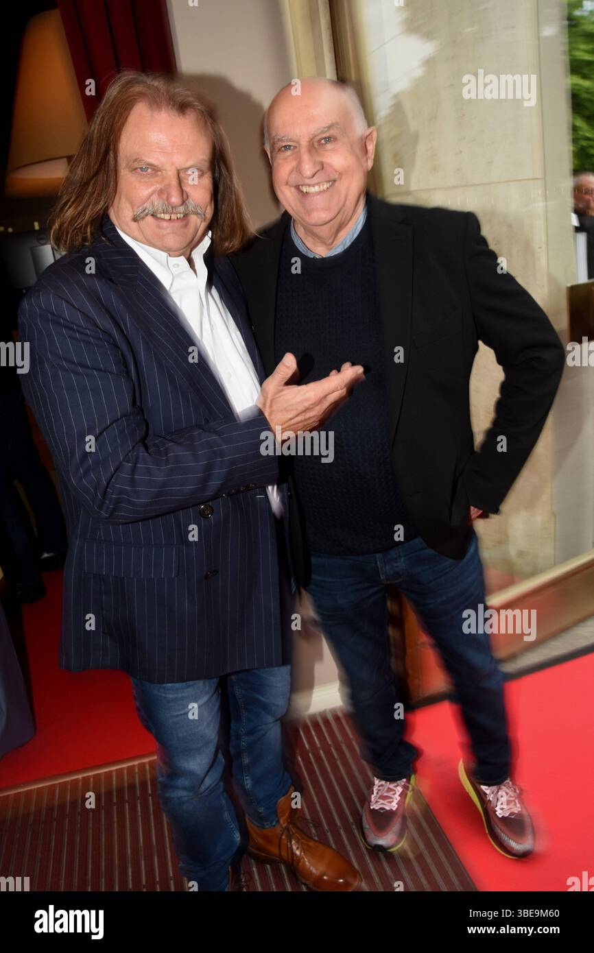 Lesli Mandoki Produzent Dr Axel Munz Angermaier Tracht Muenchen 27.05 ...