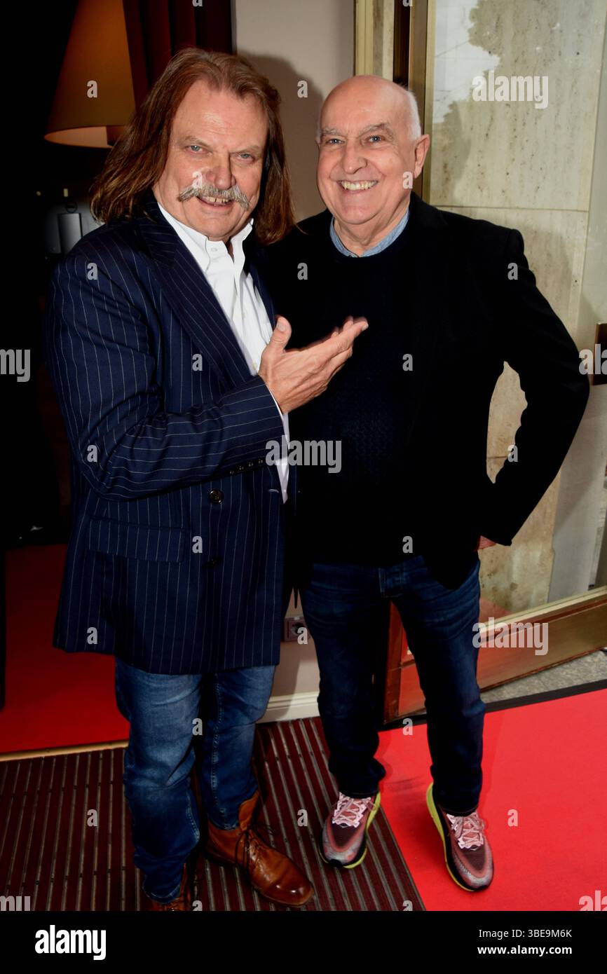 Lesli Mandoki Produzent Dr Axel Munz Angermaier Tracht Muenchen 27.05 ...