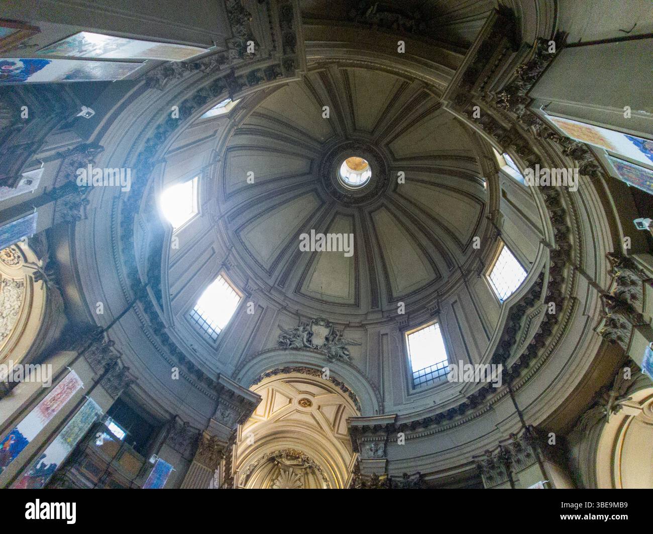 Internal church dome view hi-res stock photography and images - Alamy