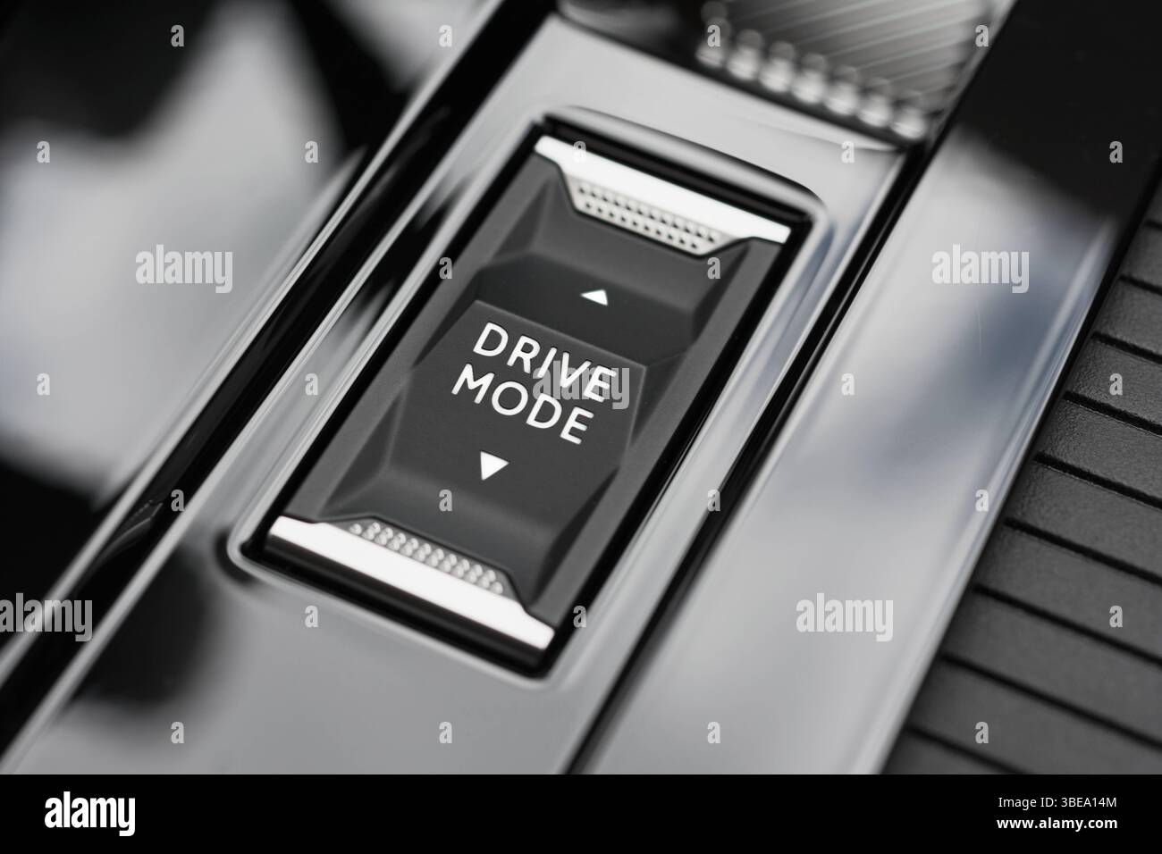Drive Mode-Schalter in einem modernen PKW Nahaufnahme von Drive Mode ...